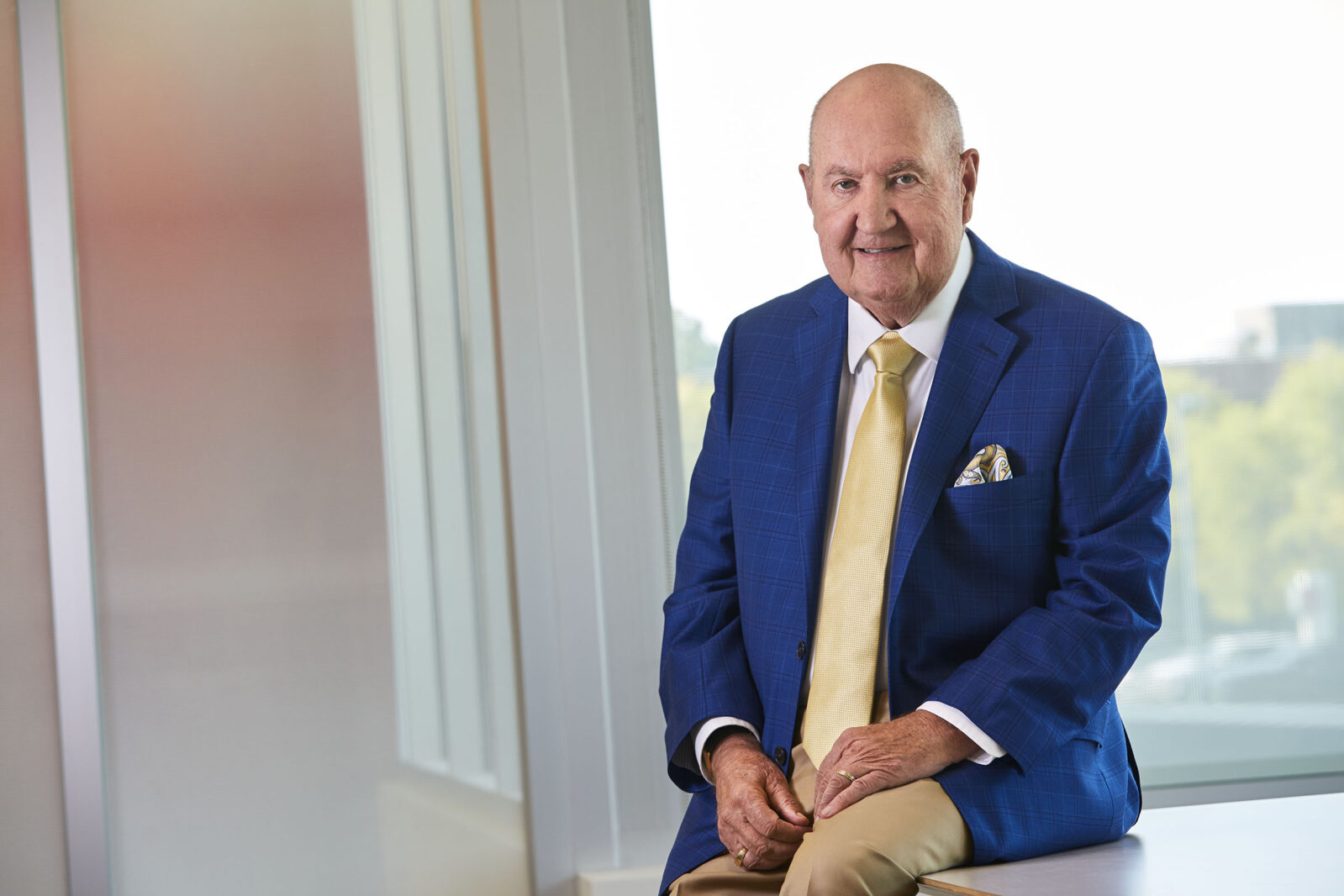 Omaha’s Howard L. Hawks leaves legacies in higher education, business ...